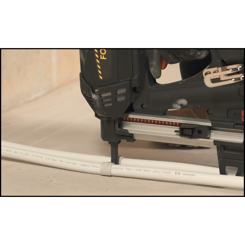 Double plastic conduit clip FPD for nailers