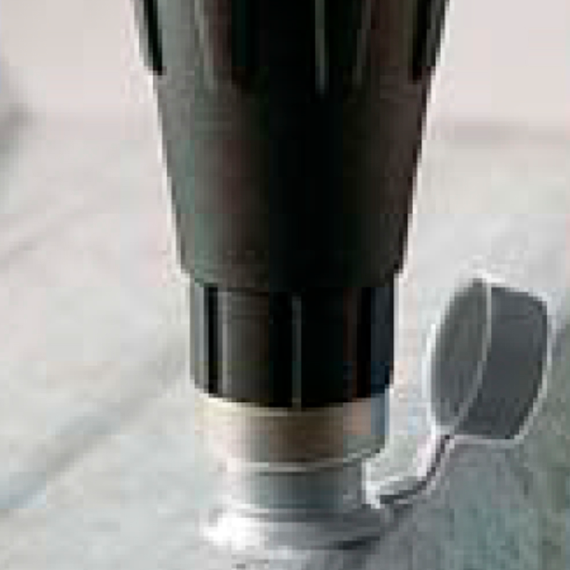 Covering cap for waterproofing facades and roofs